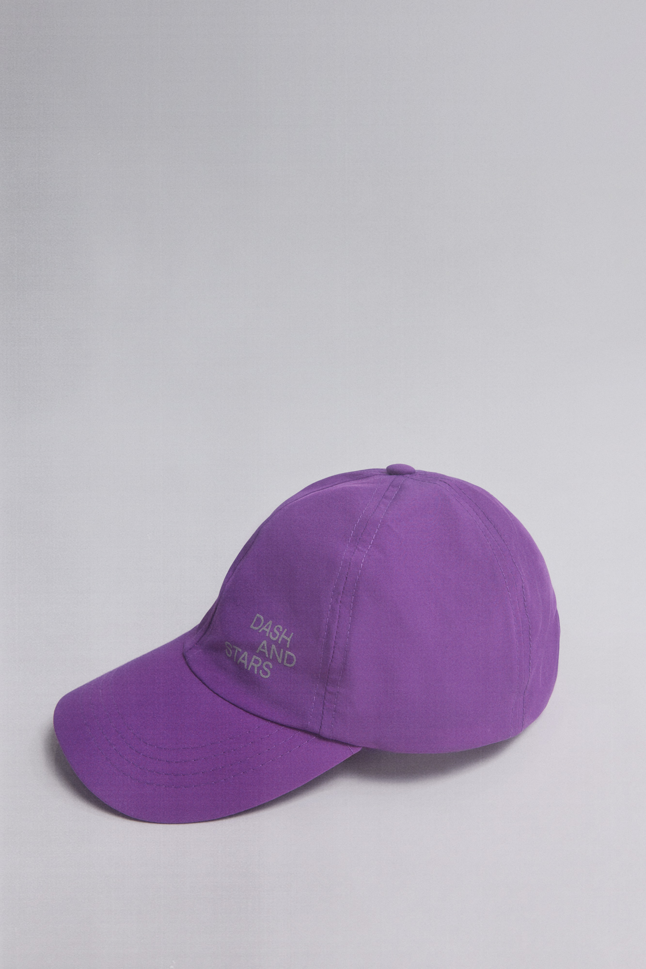 Gorra técnica ultraligera morada | Complementos deportivos de mujer ...