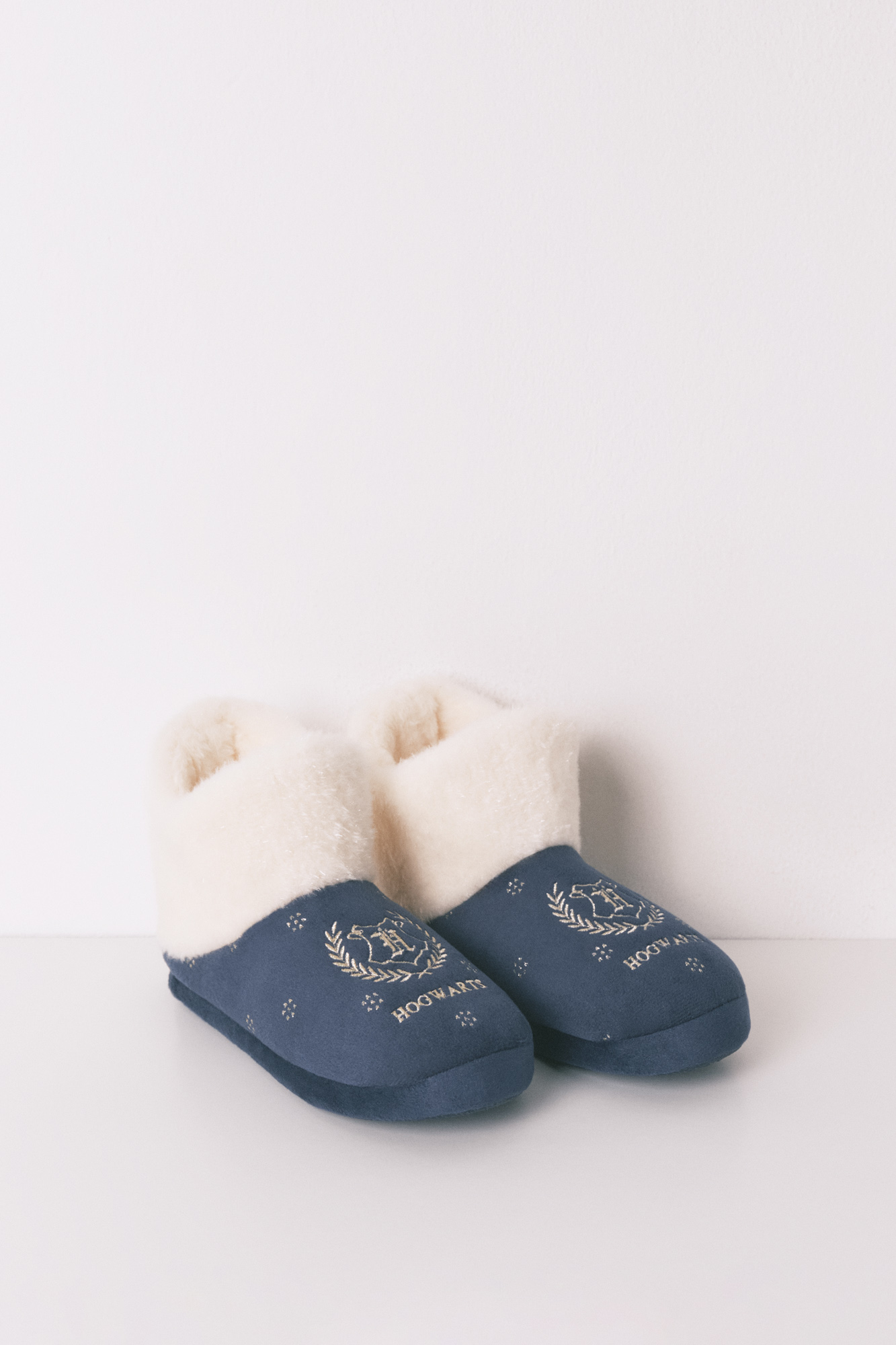 Pantuflas tipo bota azules "Hogwarts" lurex | Pantuflas de mujer ...