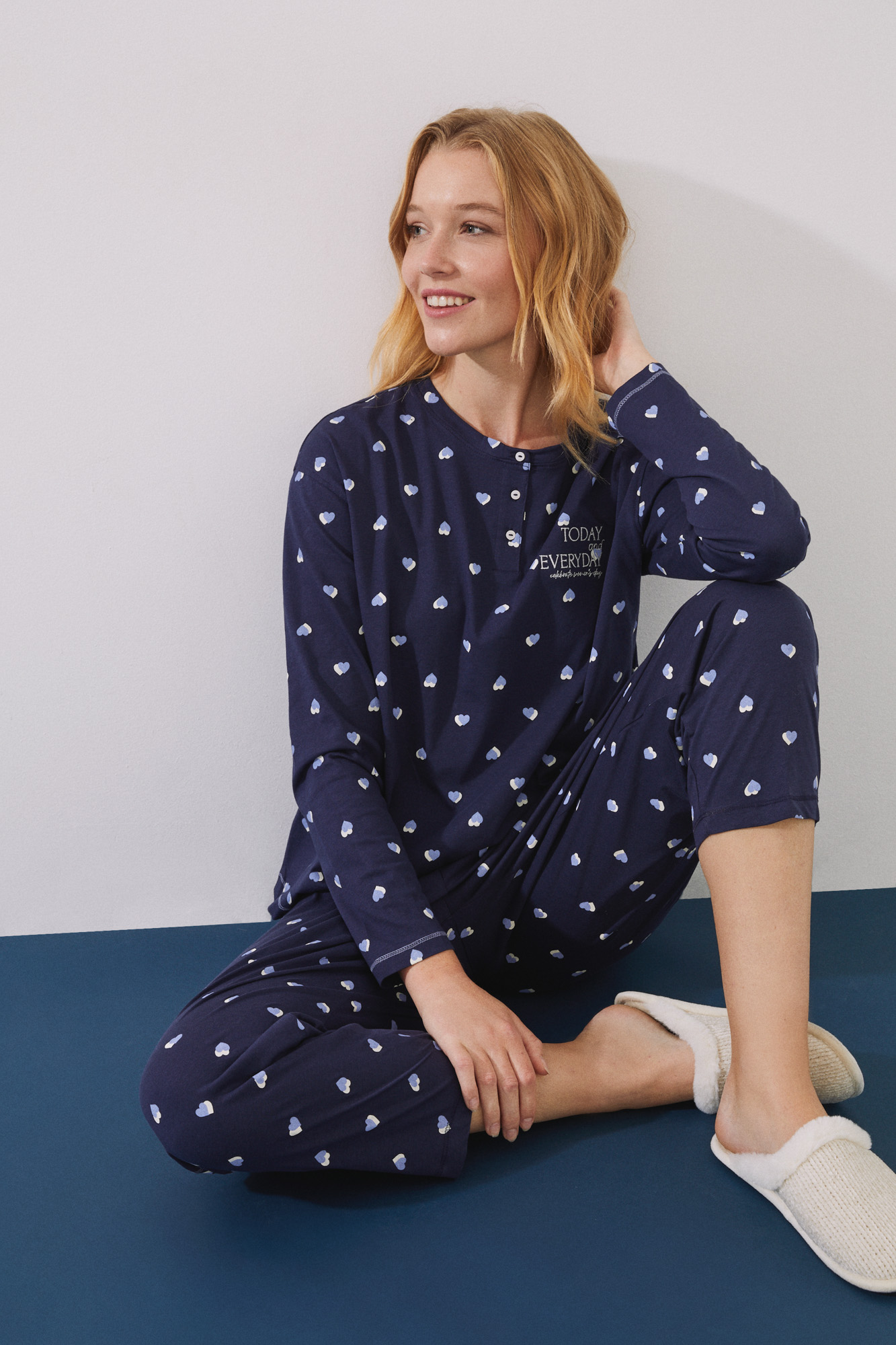 Pijama larga 100% algodón azul oscuro estampado corazones | Pijamas ...