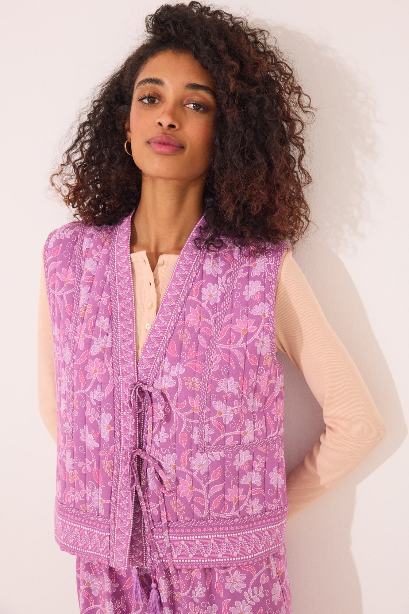 Chaleco acolchado morado con estampado floral | Chalecos de mujer | WomenSecret-MX